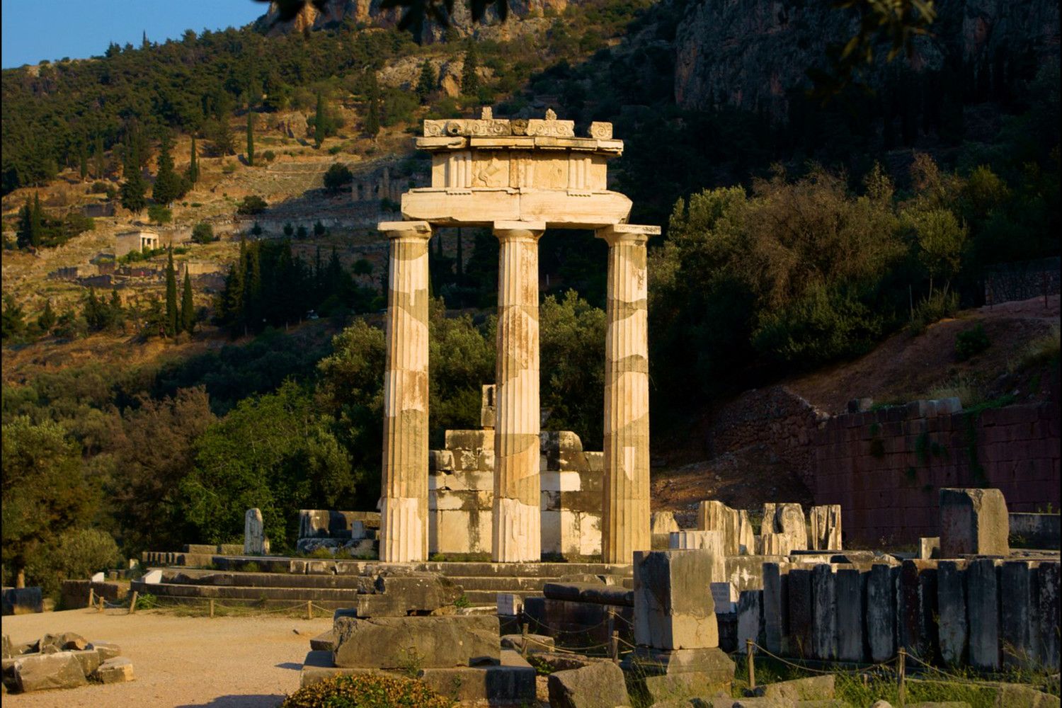 Das Orakel von Delphi und Galaxidi | Athens Insiders - Luxuriöse ...
